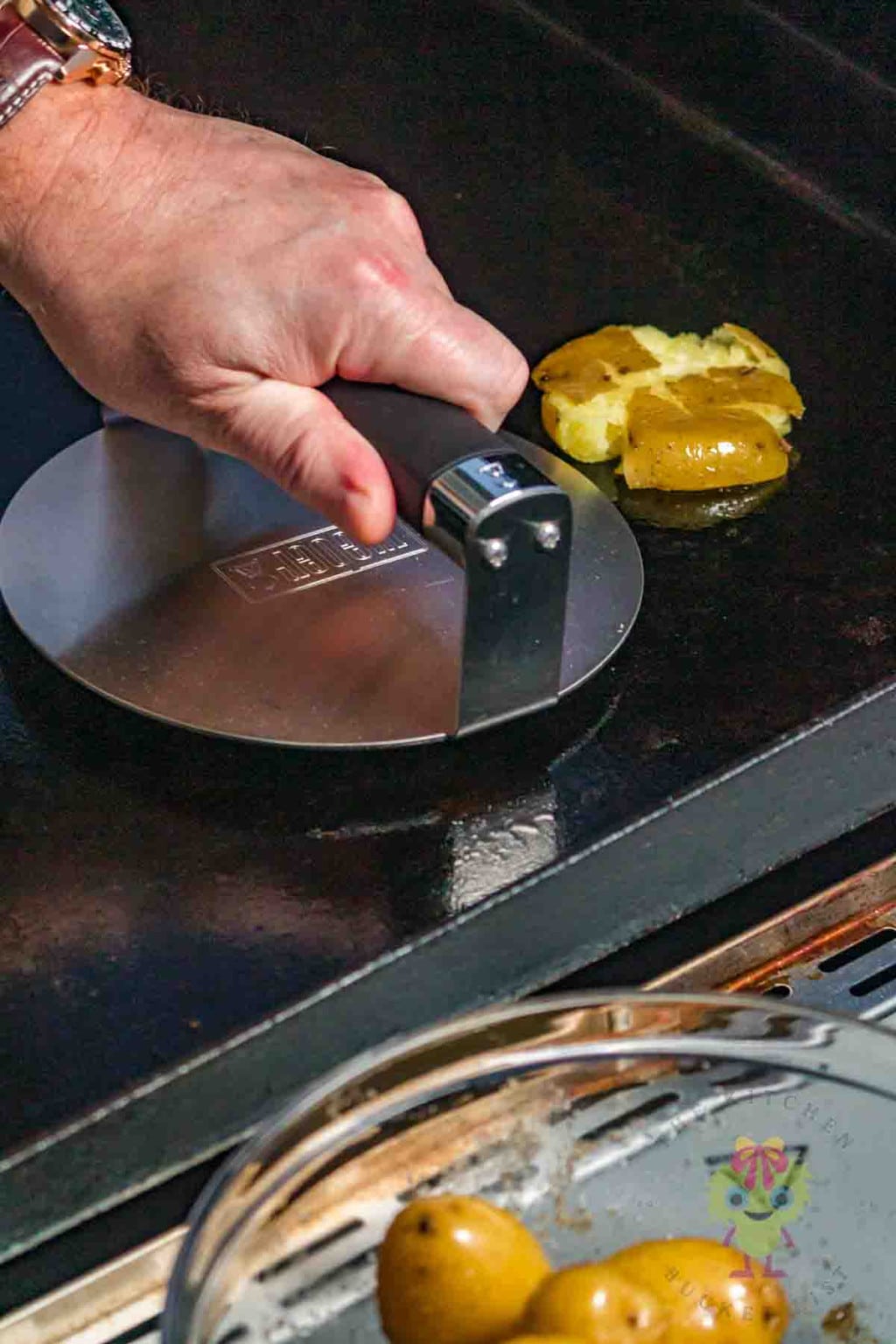 Smashed potatoes with cheese - The Kitchen Bucket List